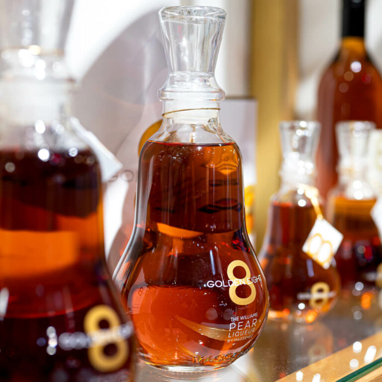 Golden Eight: The essence of the Williams pear - Distillerie Massenez